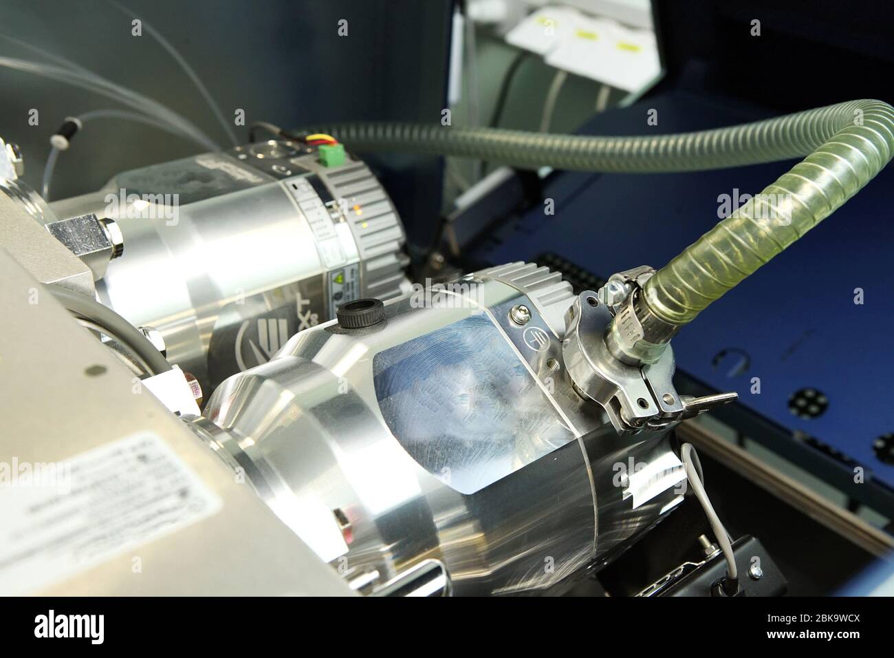 Adjust the mass spectrometer. The man analyzes the device for ...