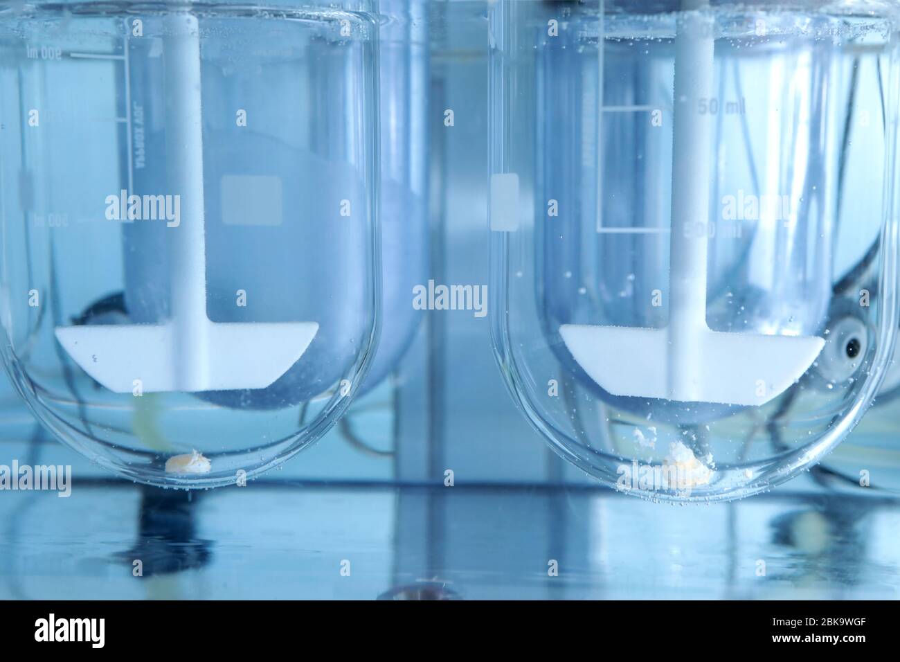 Autonomous solubility tester. Imitation dissolution of the tablet in ...