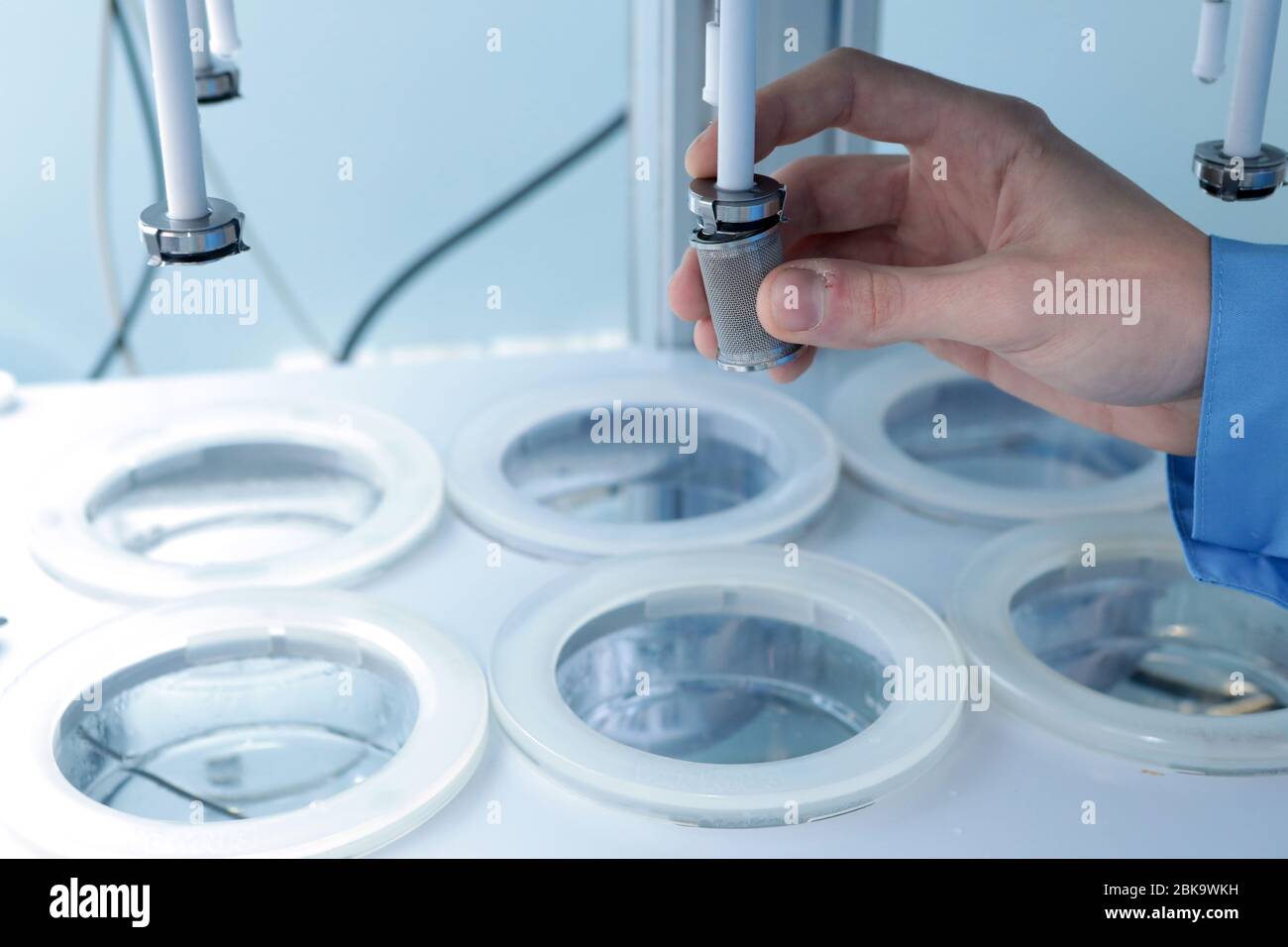 Autonomous solubility tester. Imitation dissolution of the tablet in ...