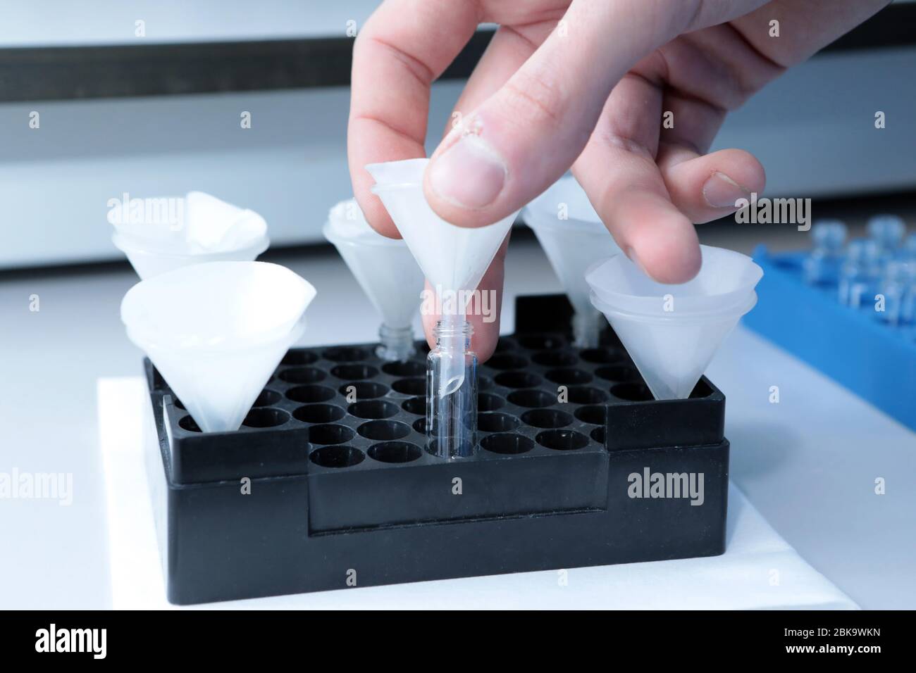 Autonomous solubility tester. Imitation dissolution of the tablet in ...