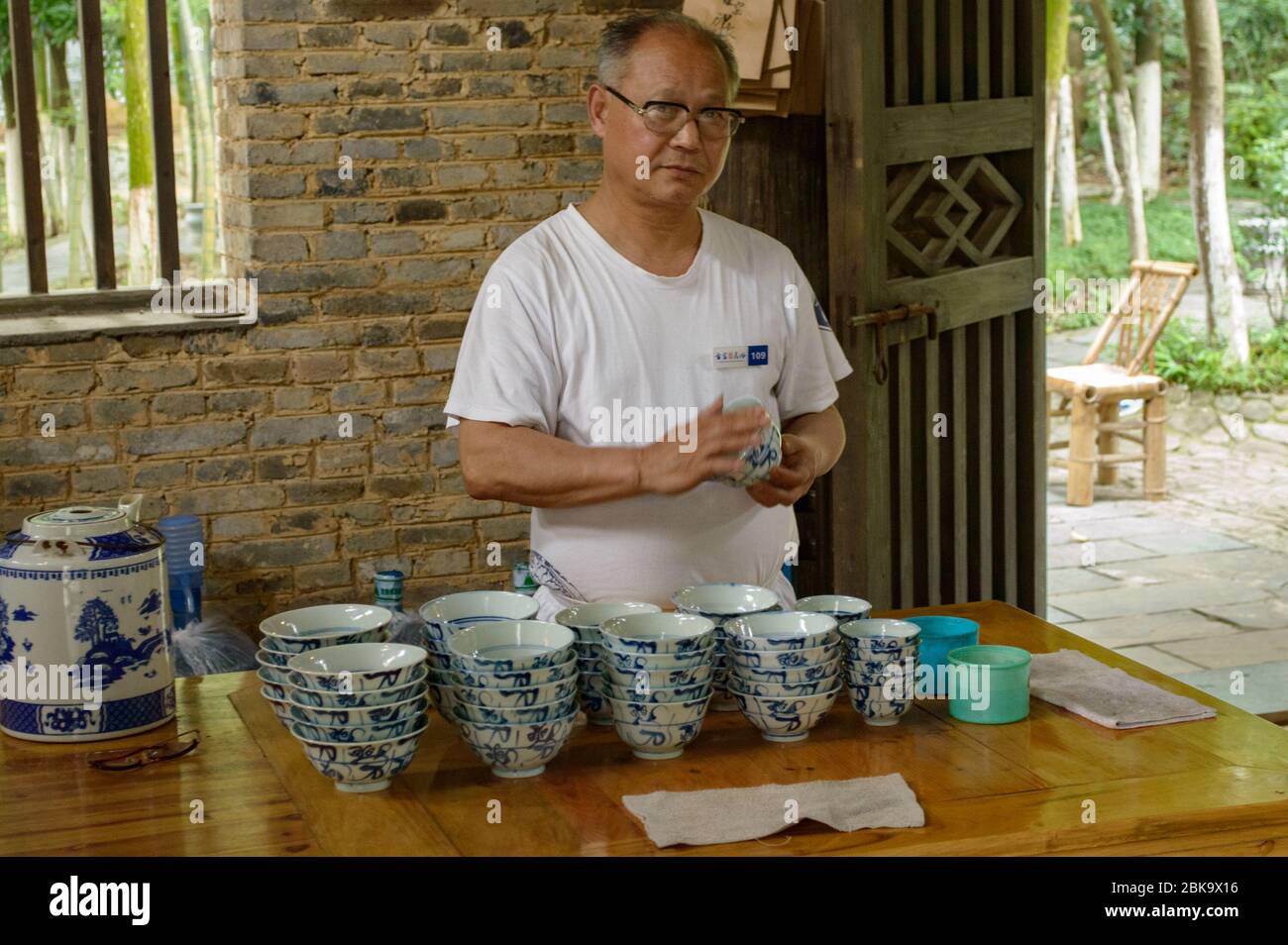 Chinese pottery making hi-res stock photography and images - Alamy