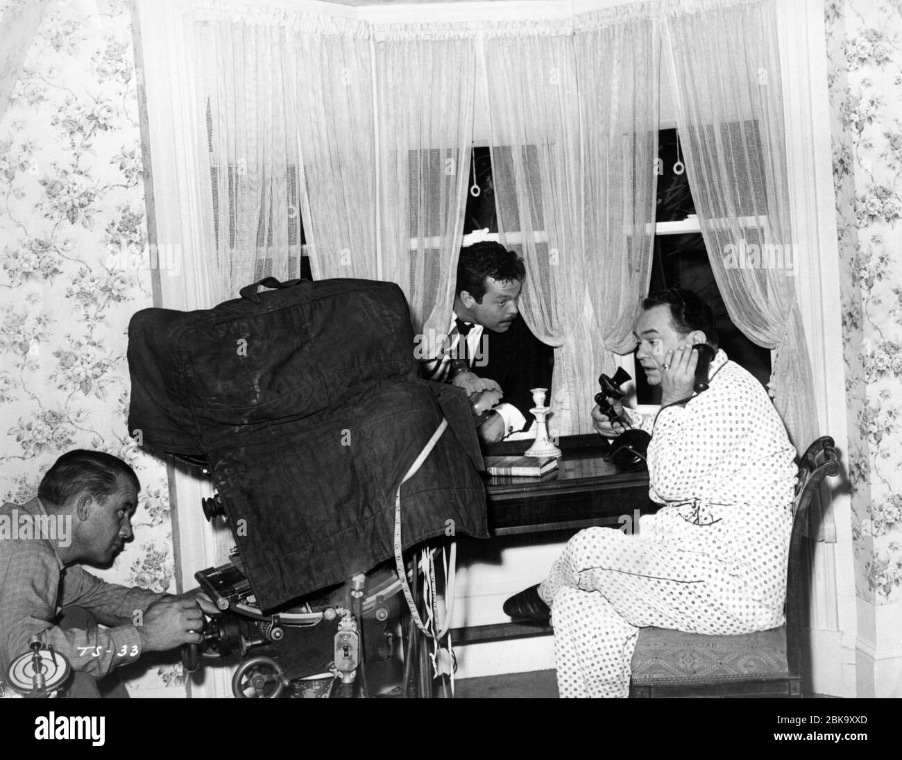 American radio operator 1940s hi-res stock photography and images - Alamy