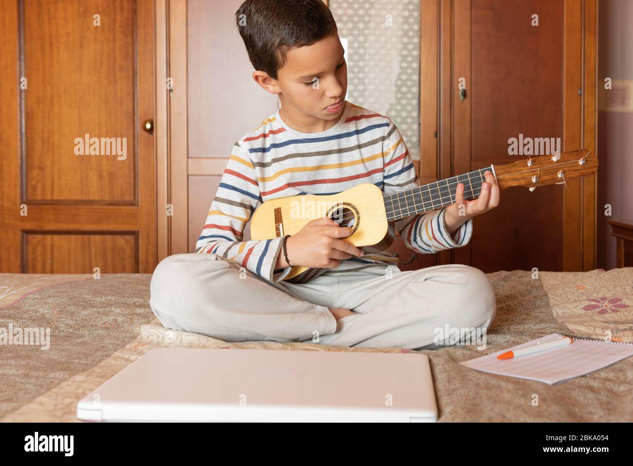 Timple hi-res stock photography and images - Alamy