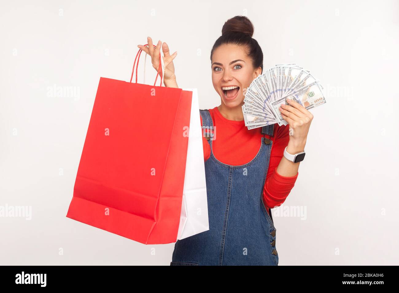 Portrait of shopper surprised by big cashback. Amazed shocked young ...