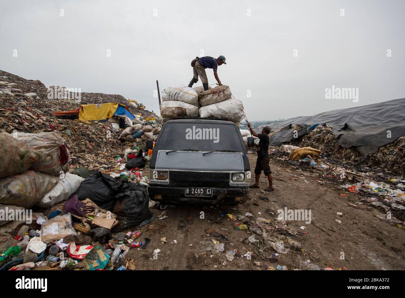 Integrated waste processing site hi-res stock photography and images ...