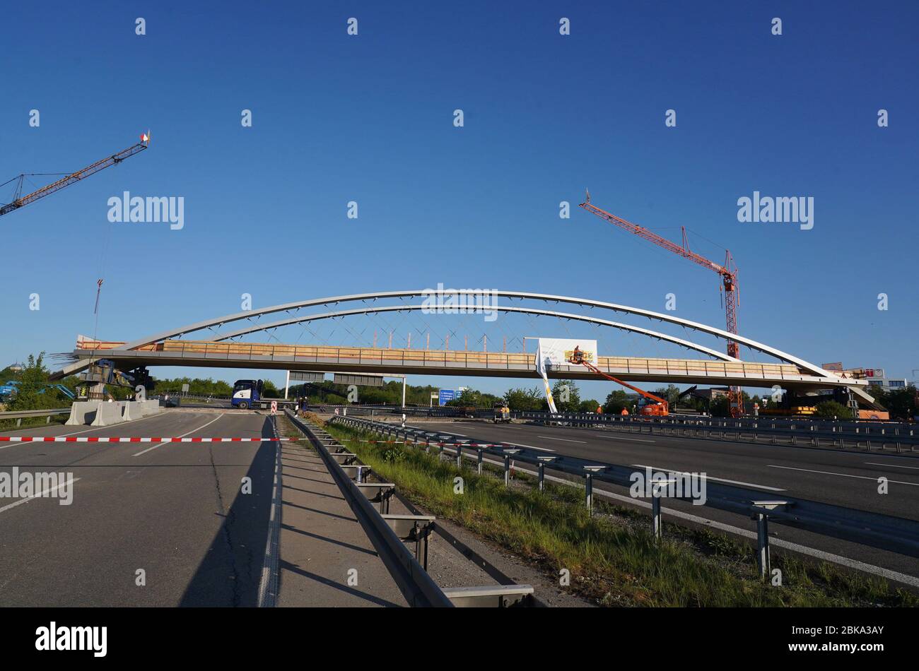 02 May 2020, Baden-Wuerttemberg, Stuttgart: A 1500 tonne bridge ...