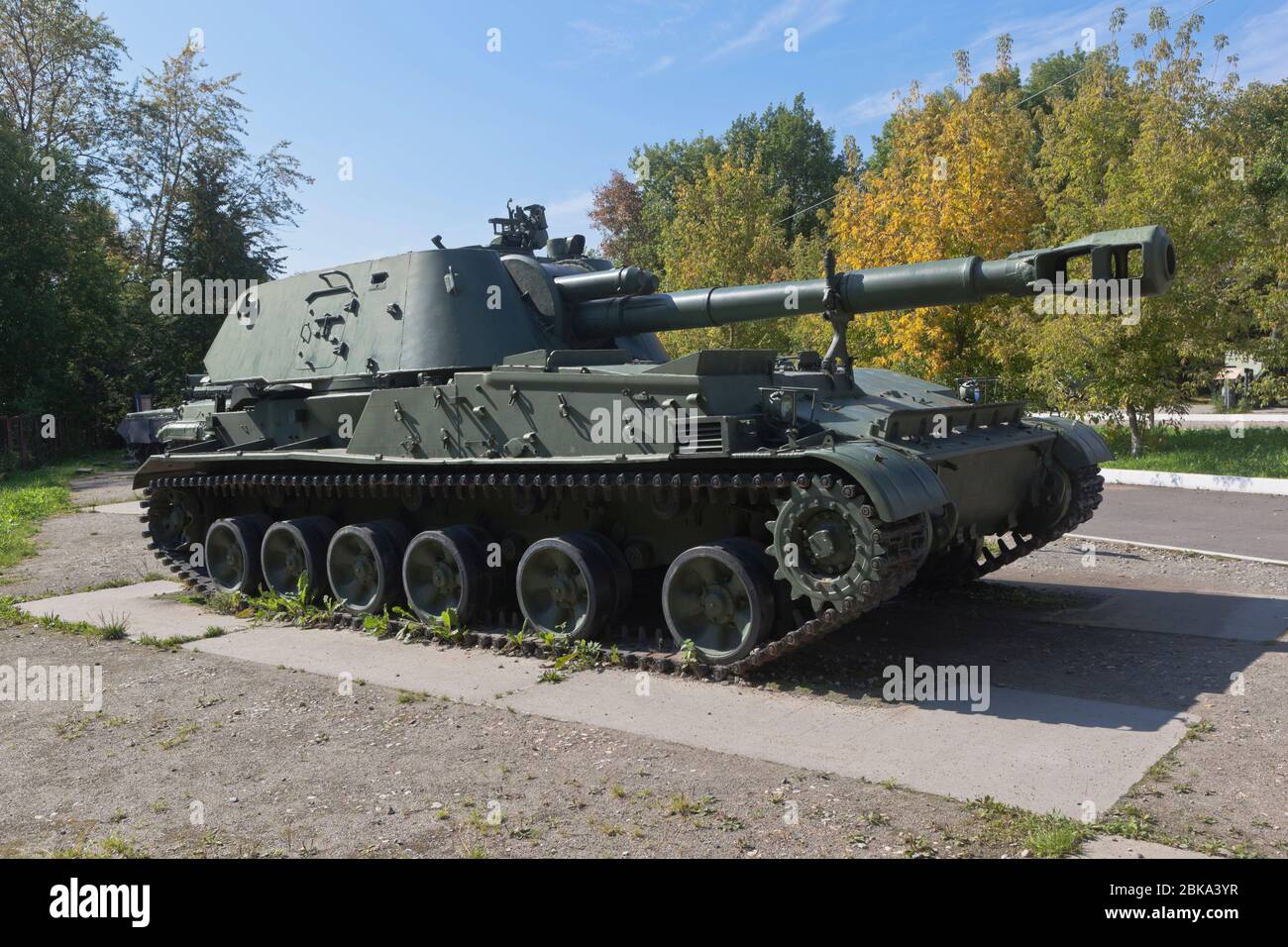 Soviet 152 mm gun hi-res stock photography and images - Alamy