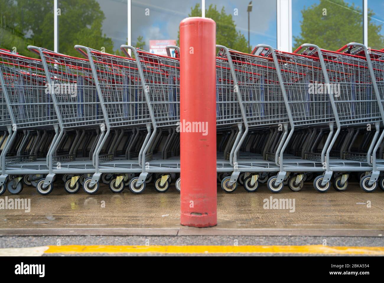 Costco shopping trolley hi-res stock photography and images - Alamy