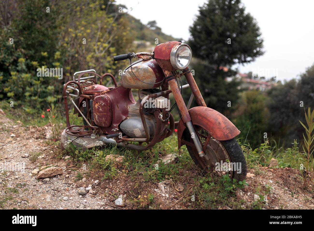 Abandoned motorcycle hi-res stock photography and images - Alamy