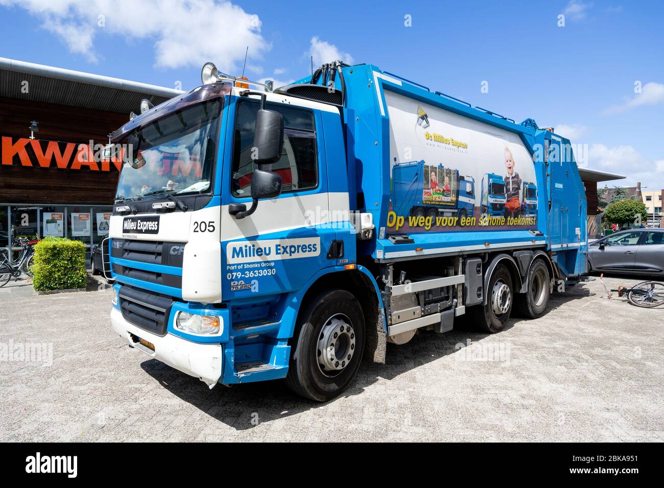 Dustcart hi-res stock photography and images - Alamy