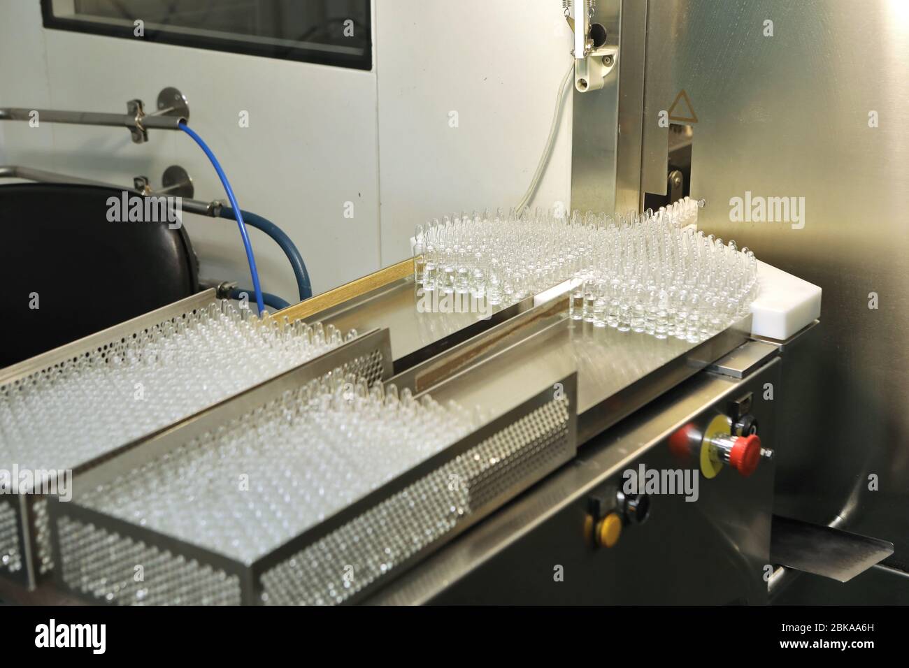 Medication dispensing machine hi-res stock photography and images - Alamy