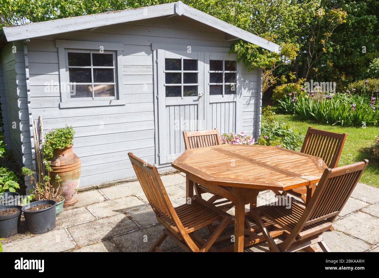 Terrace garden hi-res stock photography and images - Alamy