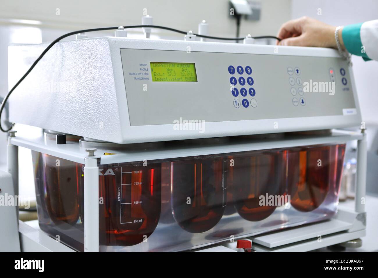 Pharmaceutical engineering hi-res stock photography and images - Alamy