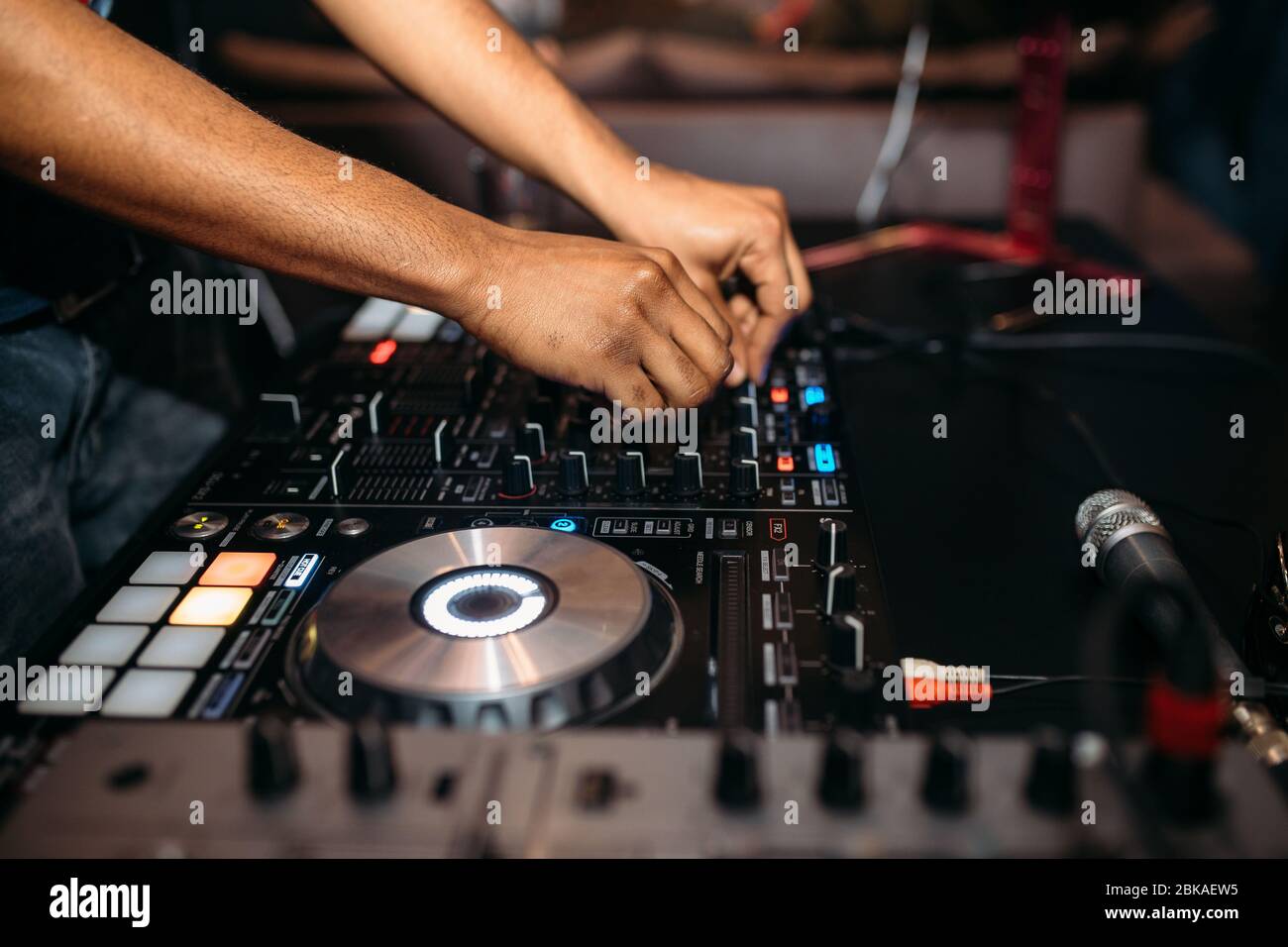 Dj table set mixer audio hi-res stock photography and images - Alamy