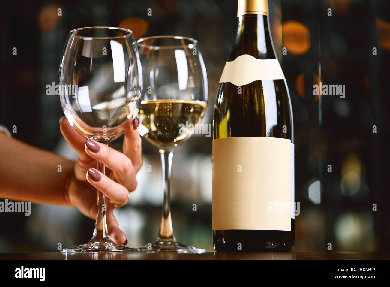 Raise a glass hi-res stock photography and images - Alamy