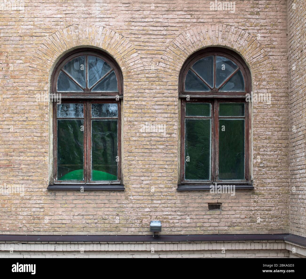 Old damaged windows, grunge windows texture Stock Photo - Alamy