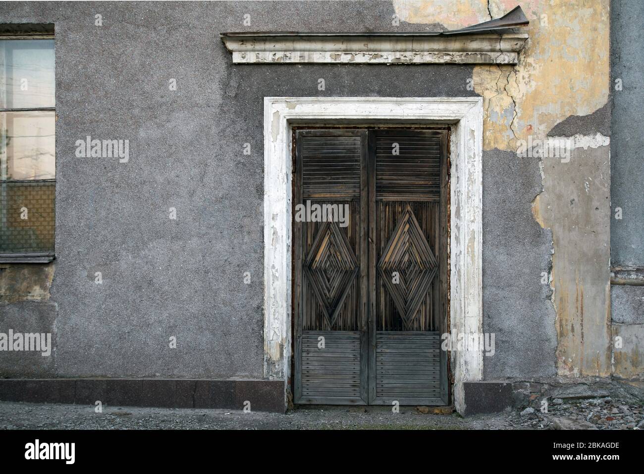 old house, wall with grunge old door, texture Stock Photo - Alamy