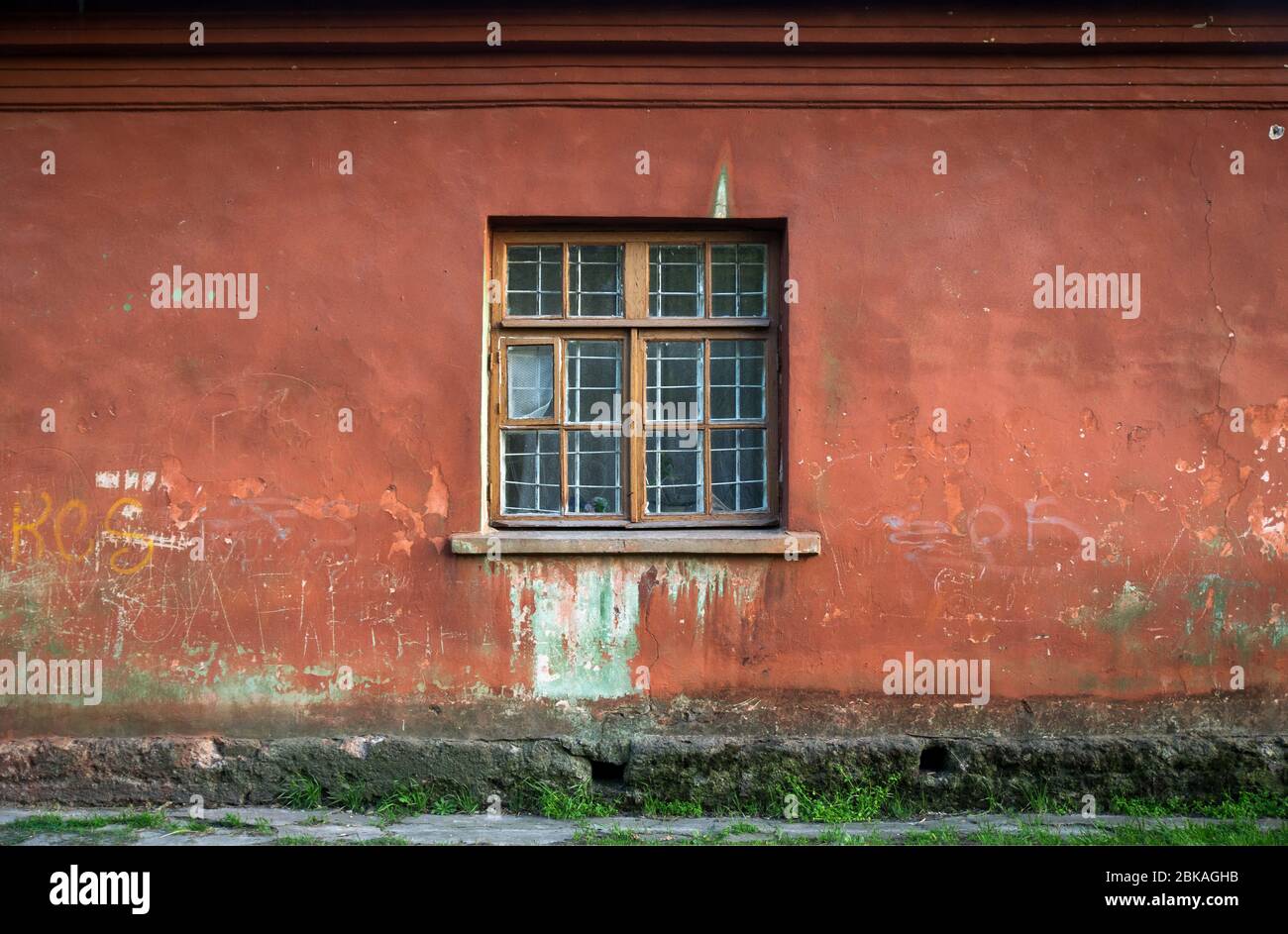 Old damaged window, grunge window texture Stock Photo - Alamy