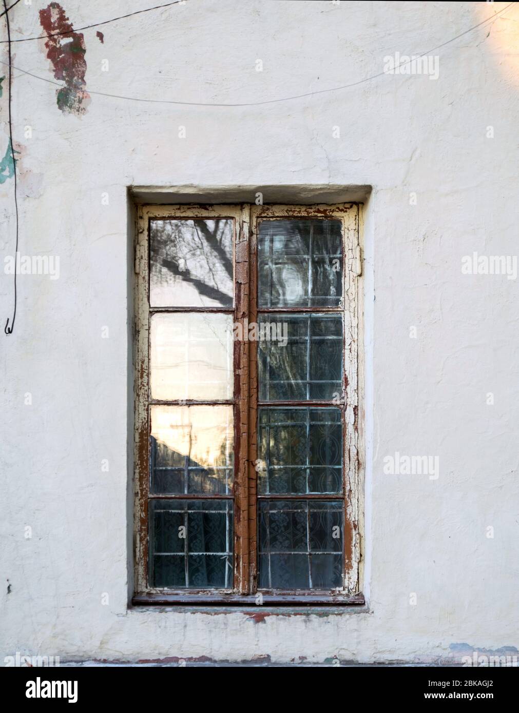 Old damaged windows, grunge windows texture Stock Photo - Alamy