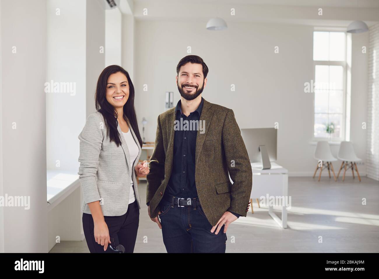 Corporate office worker discussion hi-res stock photography and images ...