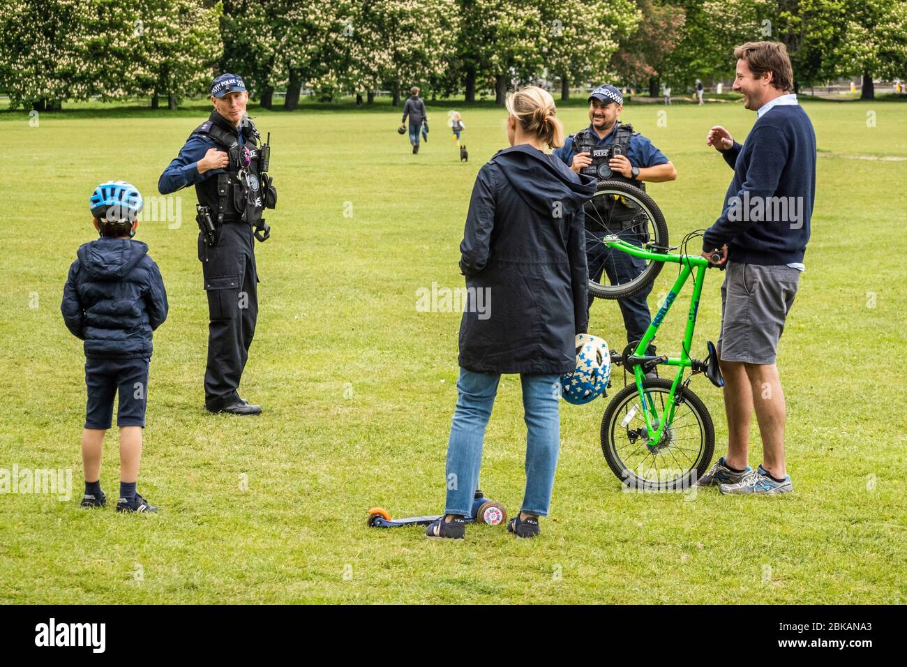 Authorised firearms officer hi-res stock photography and images - Alamy