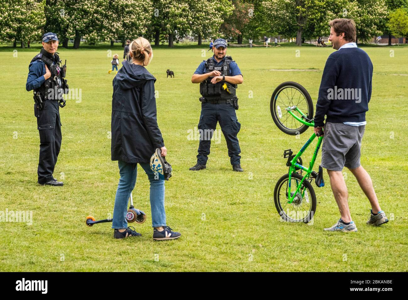 Authorised firearms officer hi-res stock photography and images - Alamy
