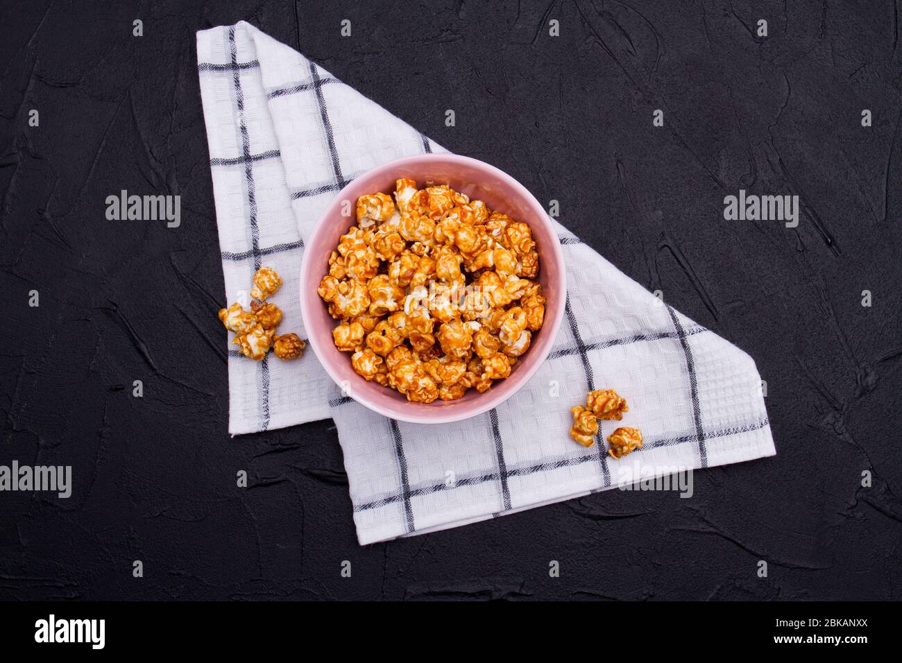 Close-up roasted popcorn in ceramic plate on checkered background Stock ...