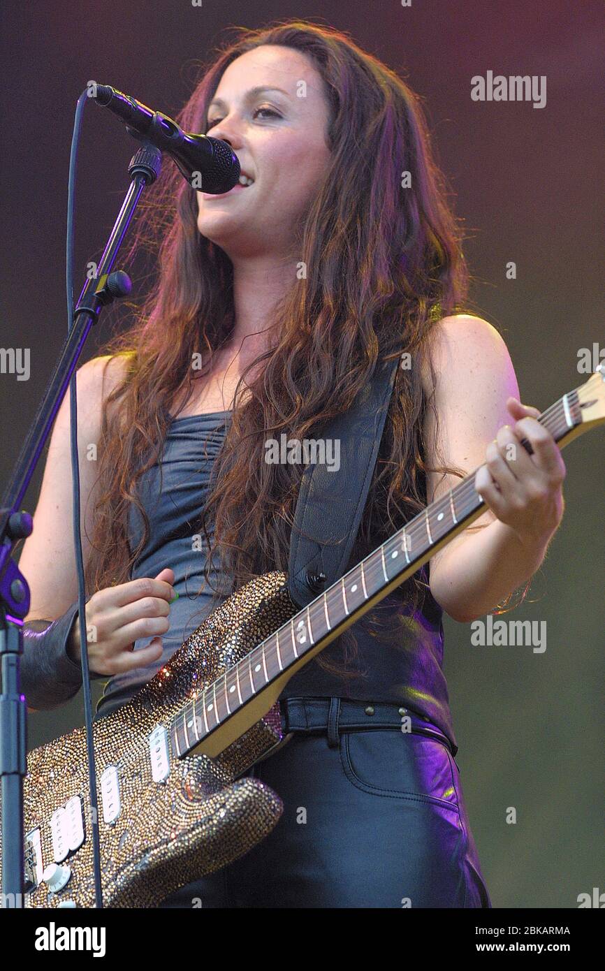 Alanis Morissette V2002 Festival High Resolution Stock Photography and ...