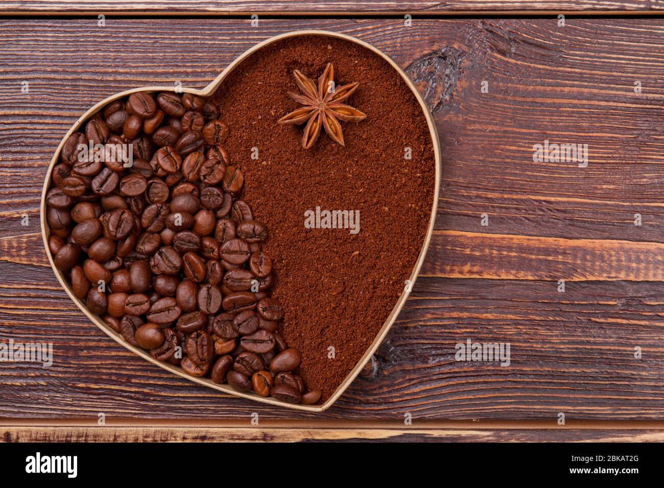 Heart made of coffee beans and instant coffee Stock Photo - Alamy