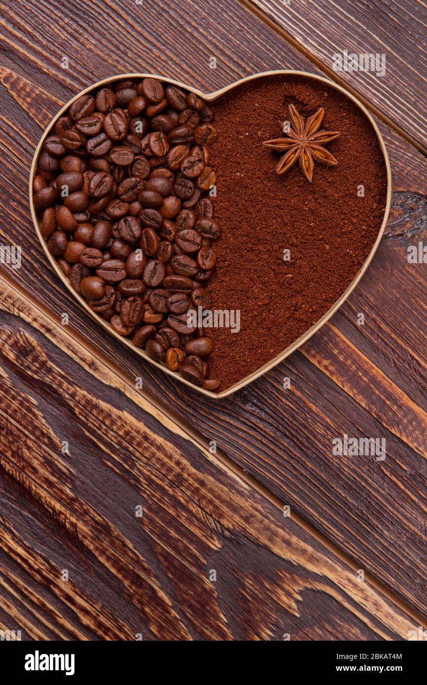 Heart made of raw and instant coffee Stock Photo - Alamy