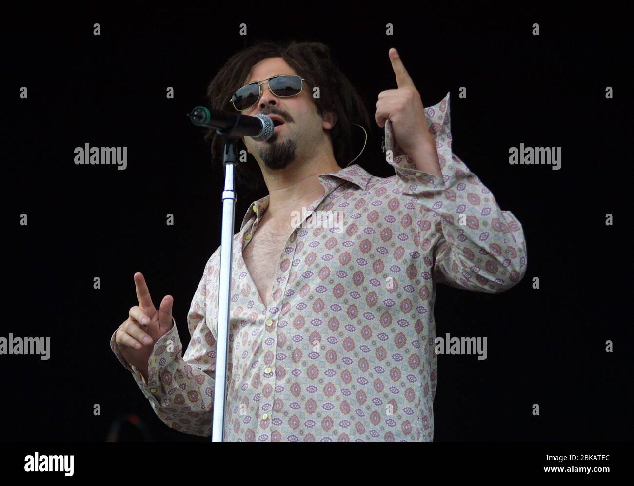 Counting crows on stage hi-res stock photography and images - Alamy