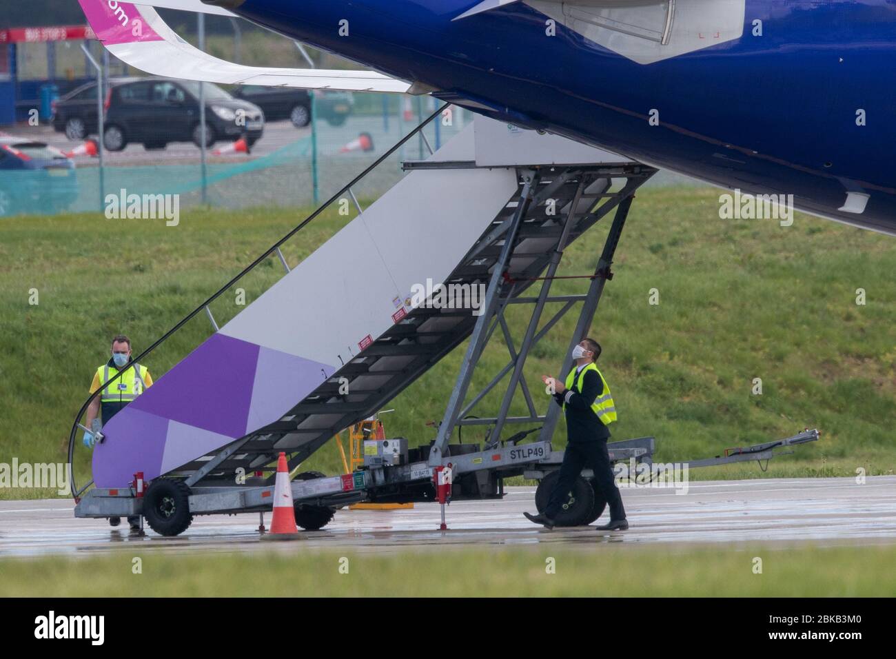 Wizz air crew hi-res stock photography and images - Alamy