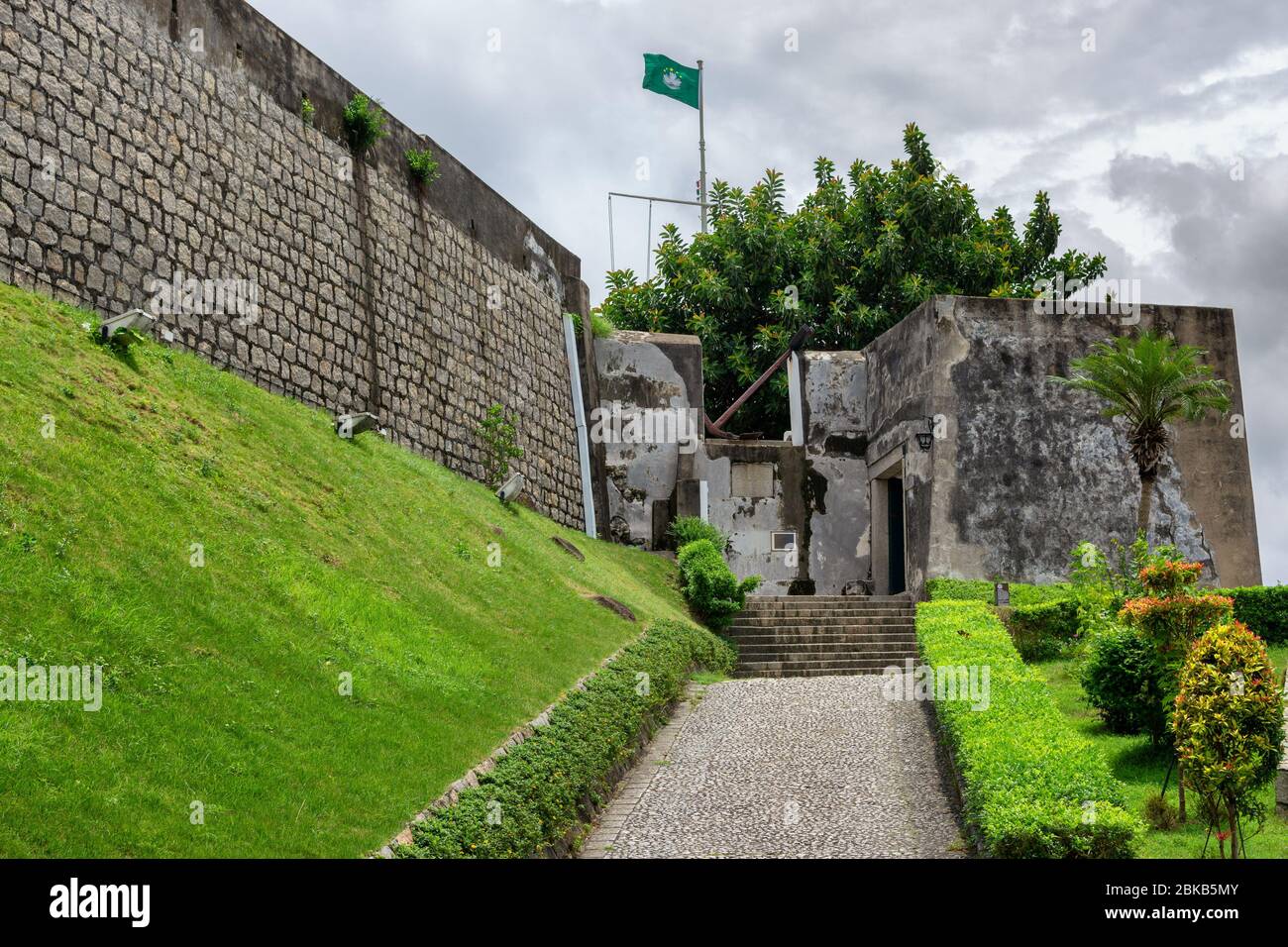 Guia Fortress, 17th-century Portuguese colonial military fortress in ...