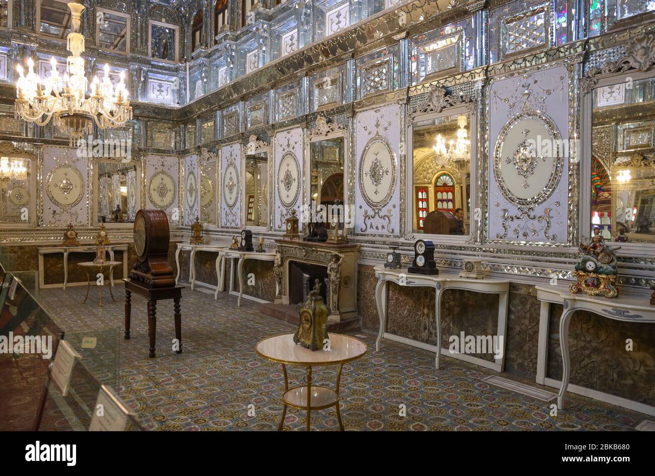 Antique clocks hi-res stock photography and images - Alamy