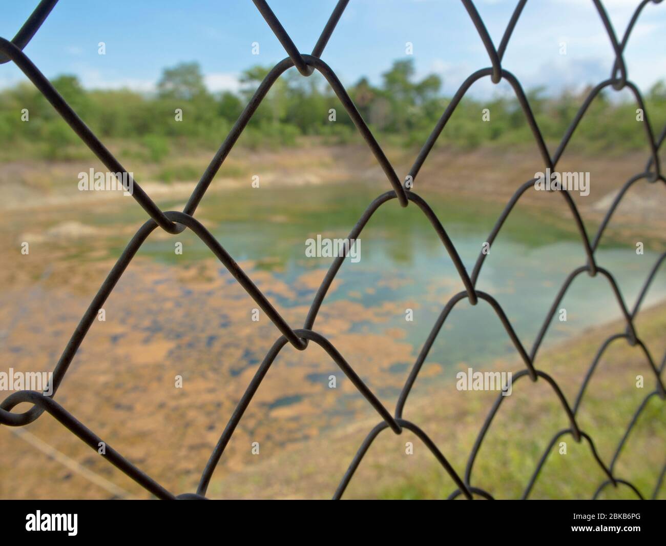 Grate grating fence metal hi-res stock photography and images - Alamy