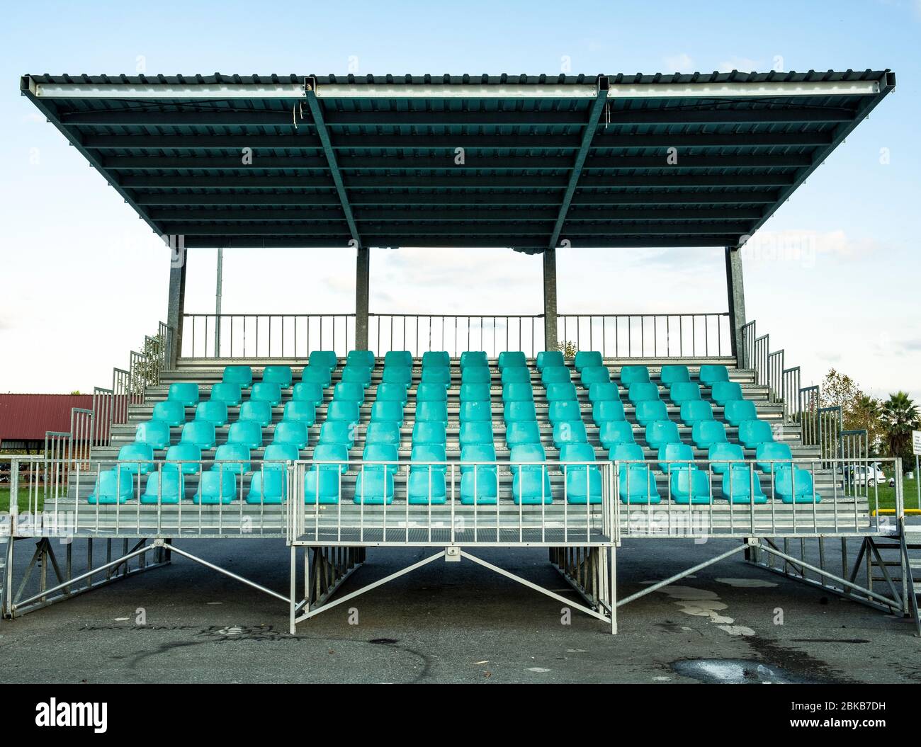 Empty bleachers seats hi-res stock photography and images - Alamy