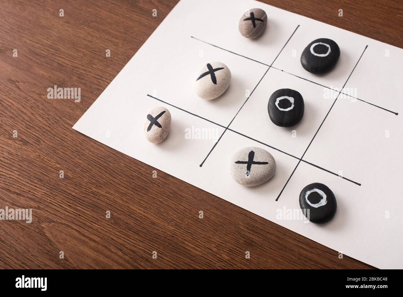 Wooden noughts crosses game board hi-res stock photography and images ...
