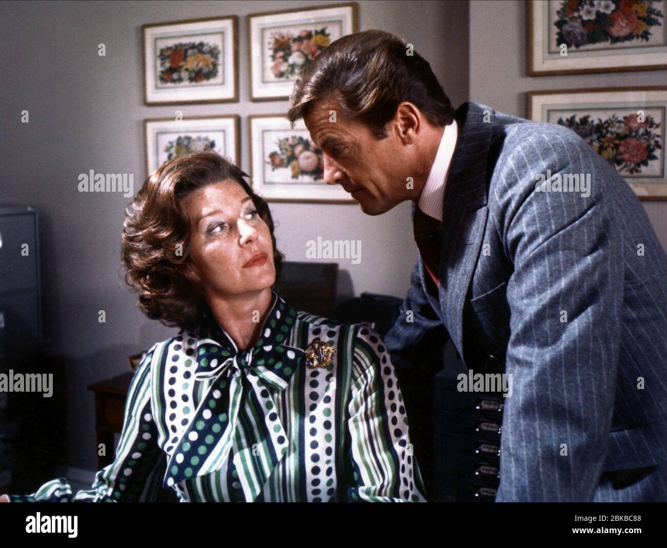 Lois Maxwell, Bond James High Resolution Stock Photography and Images ...