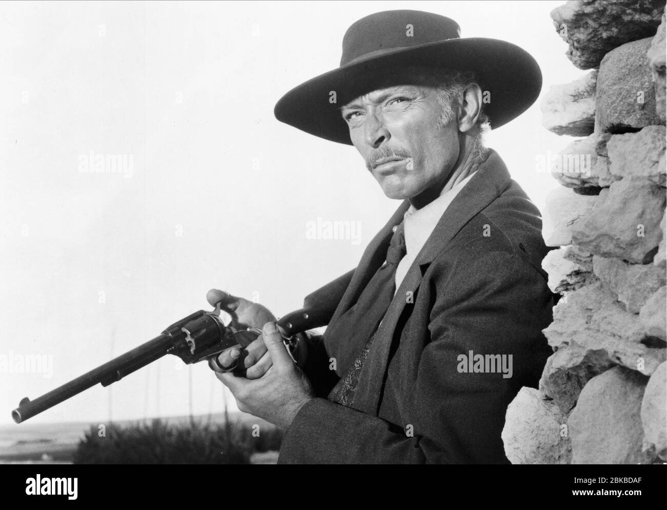 Lee Van Cleef Black and White Stock Photos & Images - Alamy