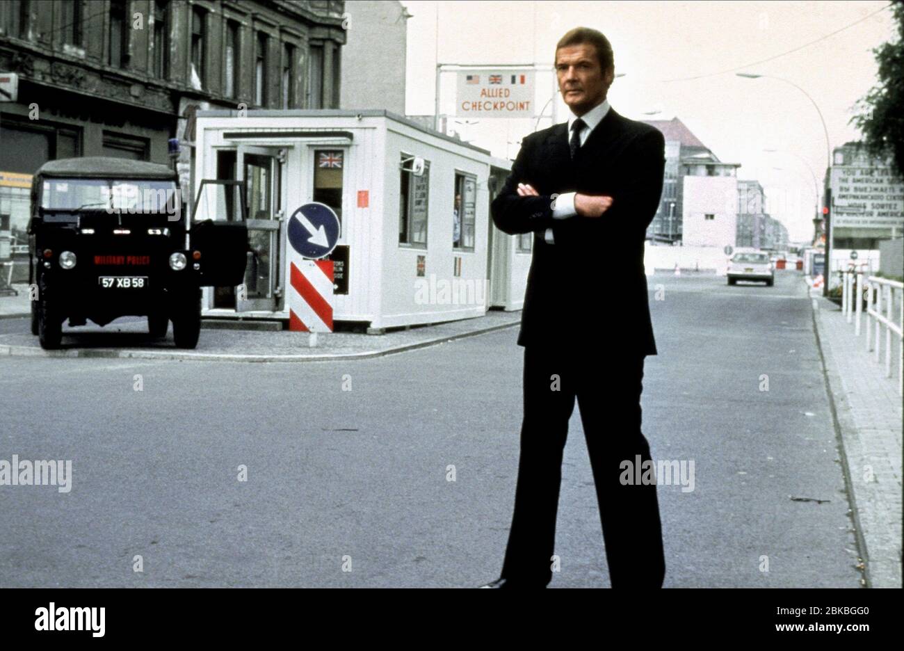 Octopussy Roger Moore 1983 James Bond High Resolution Stock Photography and Images - Alamy