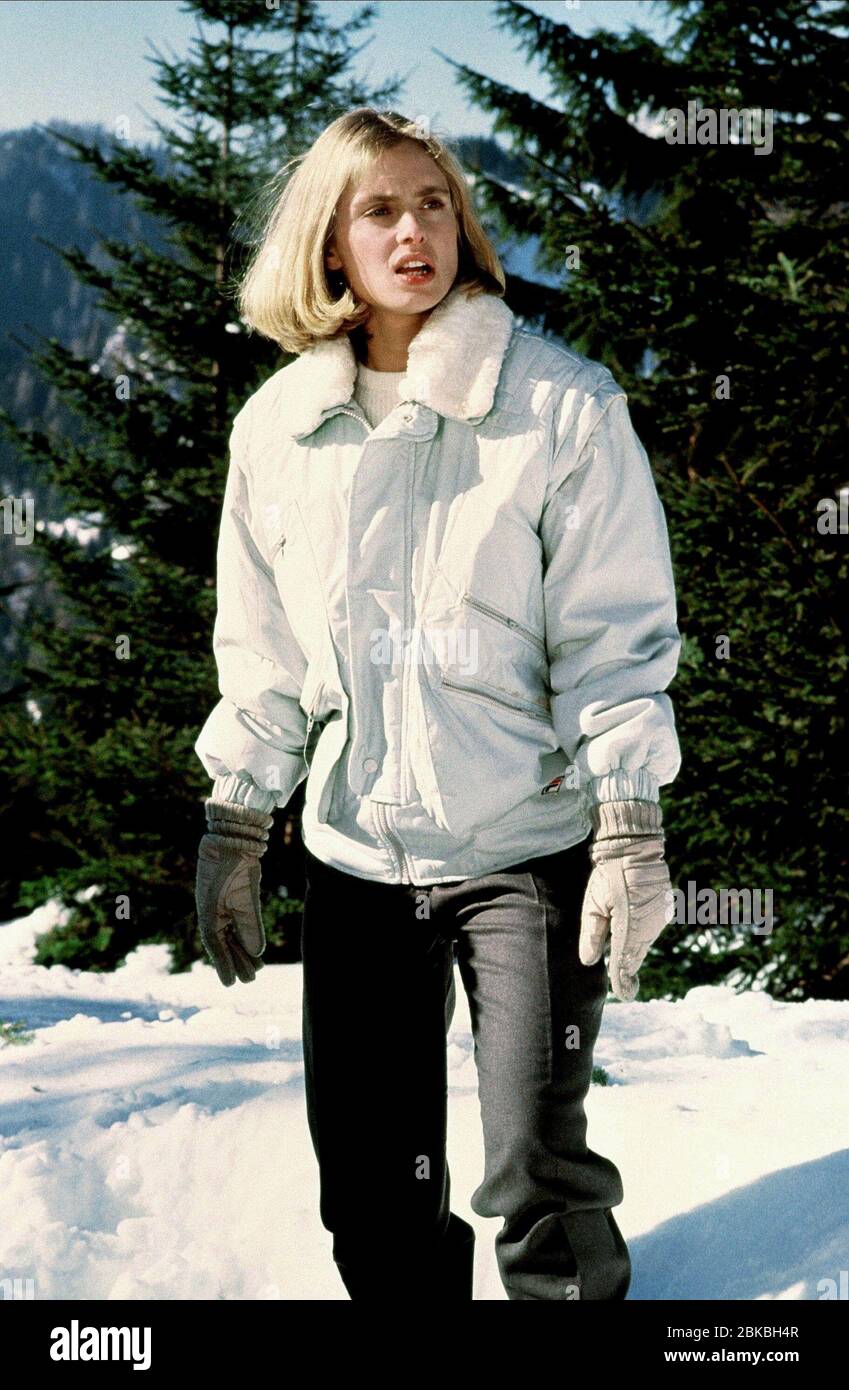 BOND GIRL MARYAM d'ABO THE LIVING DAYLIGHTS IN PERSON SIGNED PHOTO