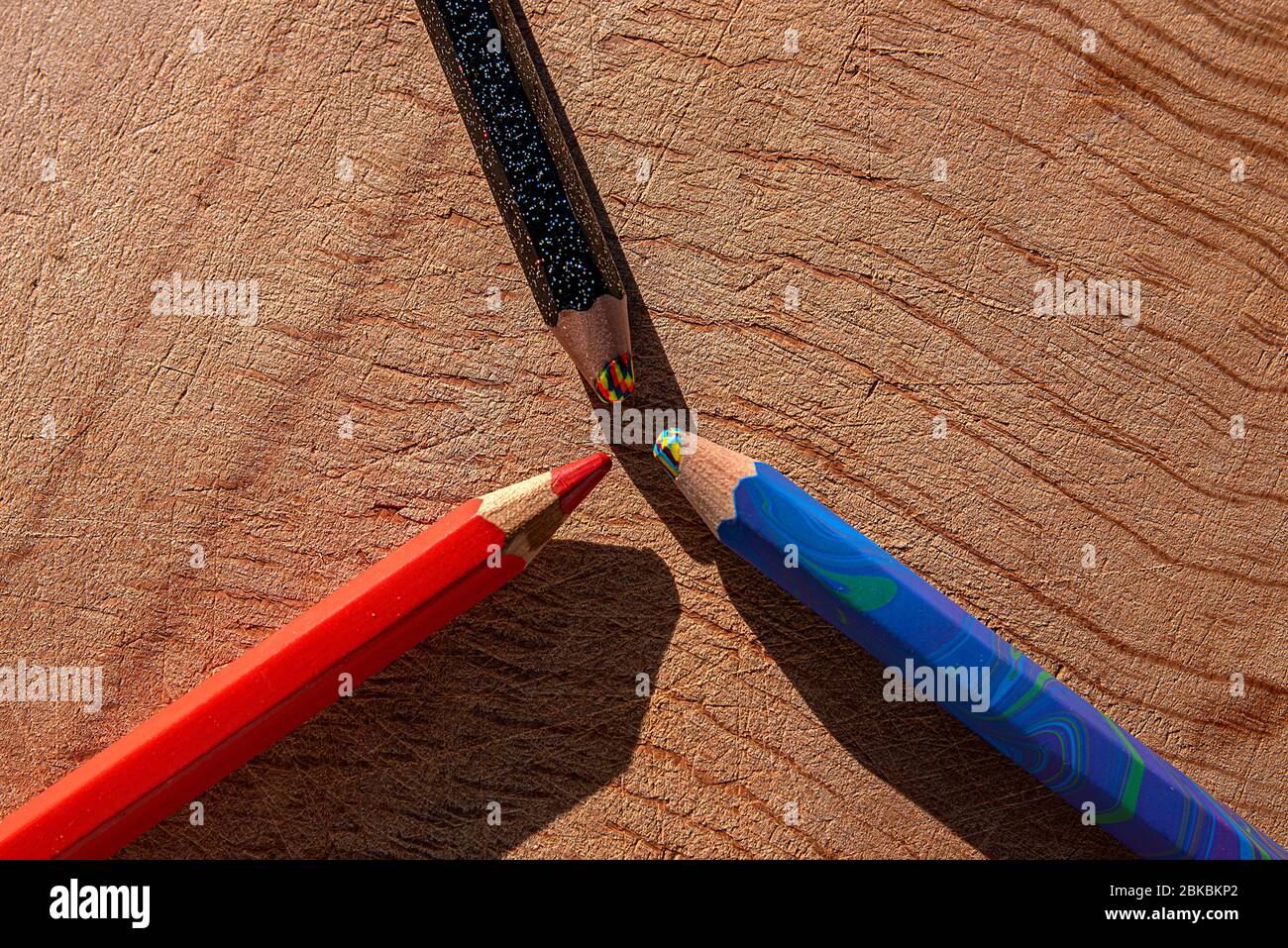 When you write crayons with mixed colors, different patterns appear ...