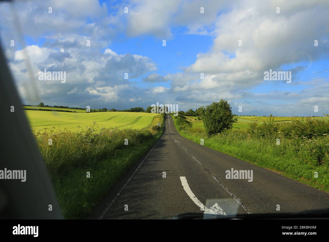Straight hedges hi-res stock photography and images - Alamy