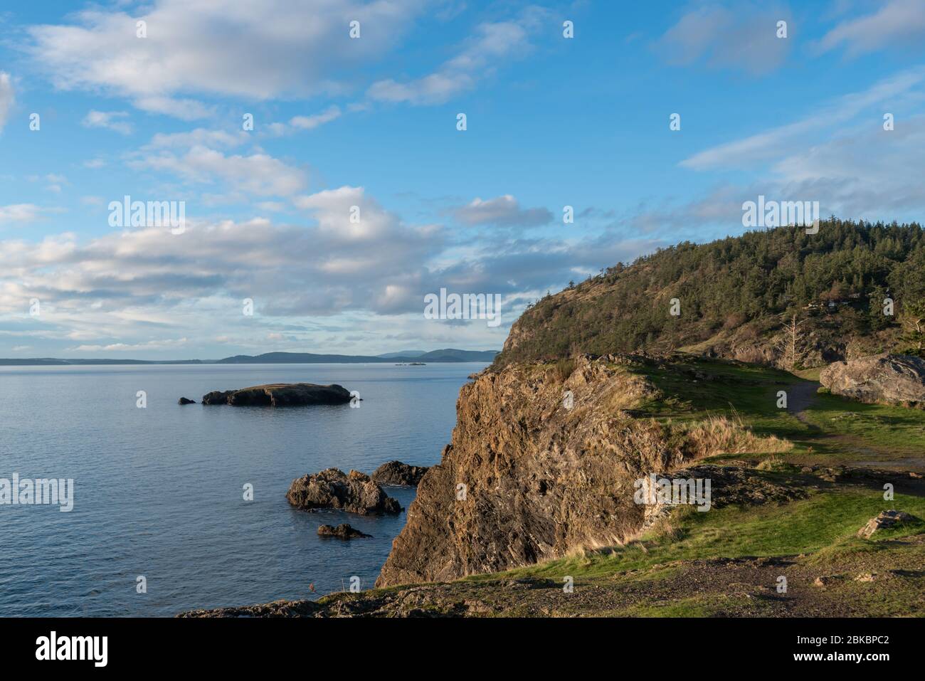 Below sea cliff hi-res stock photography and images - Alamy