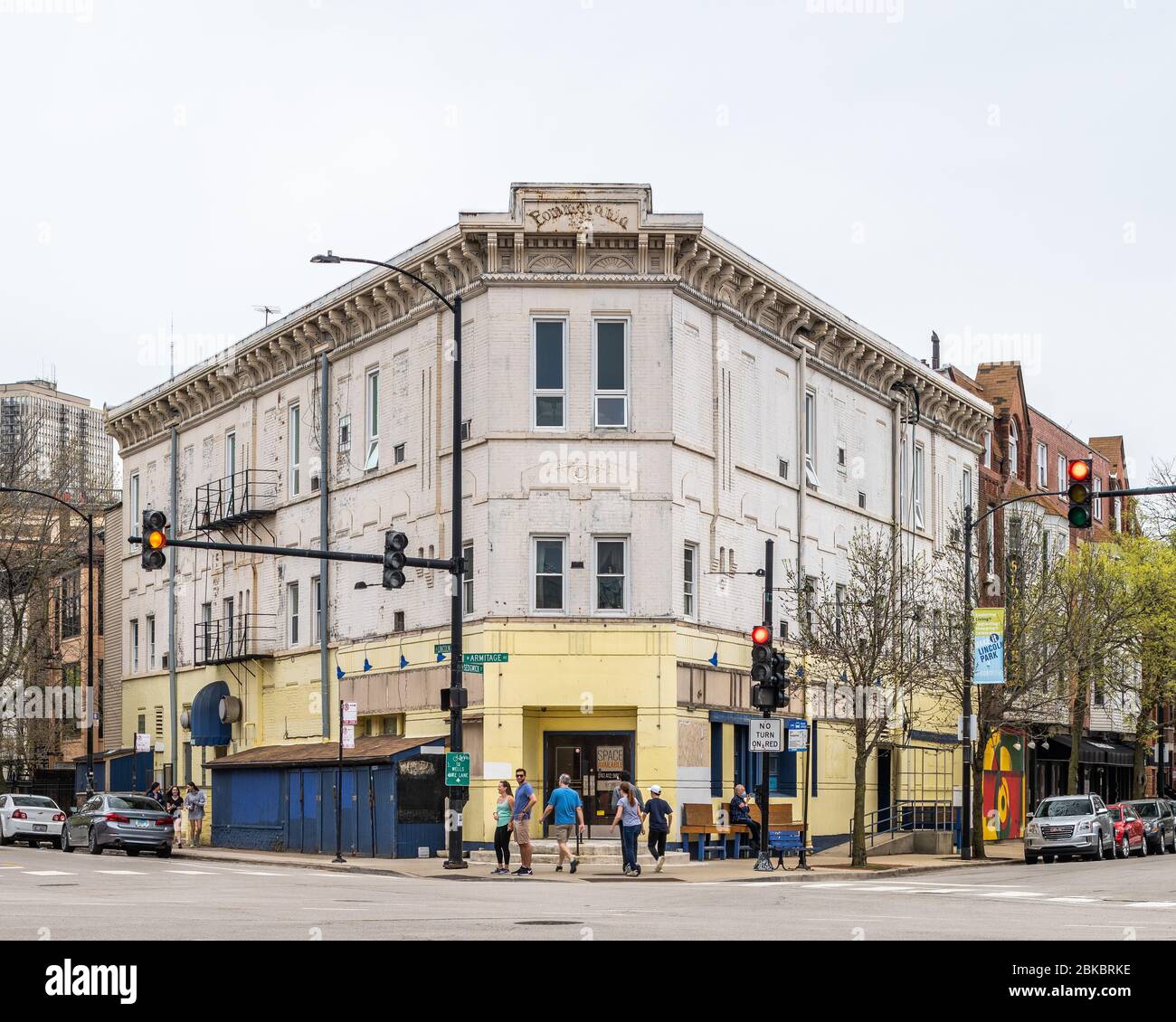 Corner retail building hi-res stock photography and images - Alamy