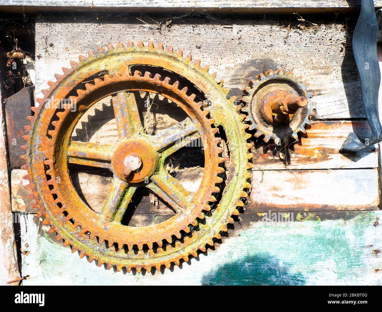 Old rusty gear hi-res stock photography and images - Alamy