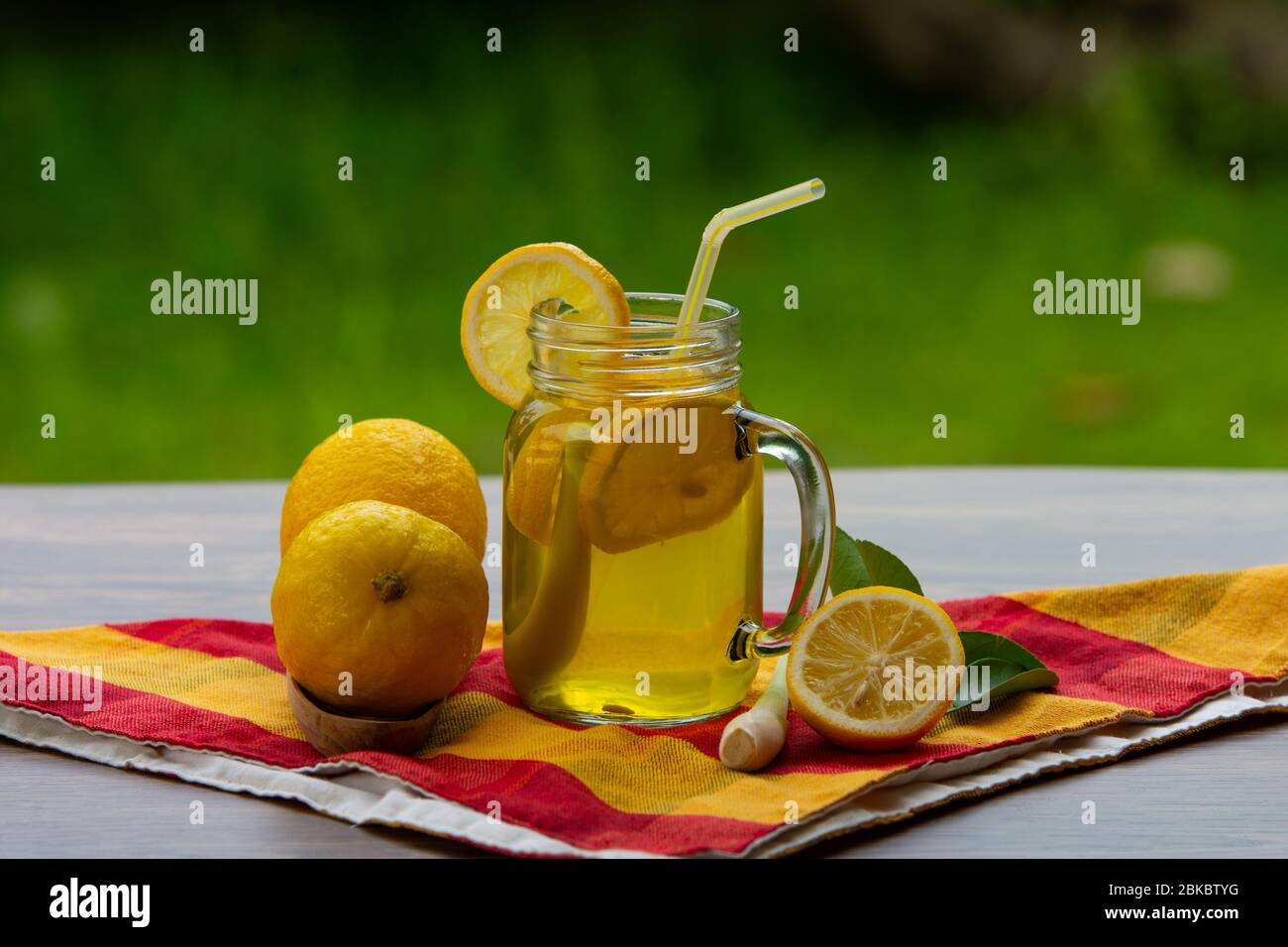 Mason jar lemonade hi-res stock photography and images - Alamy