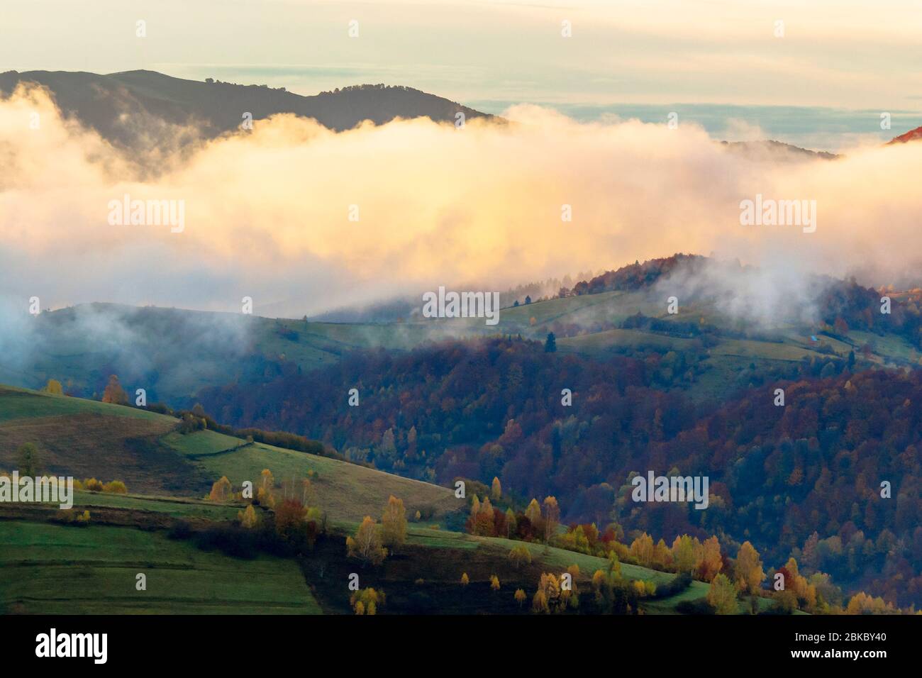 Fog rolling through mountains mountain hi-res stock photography and ...