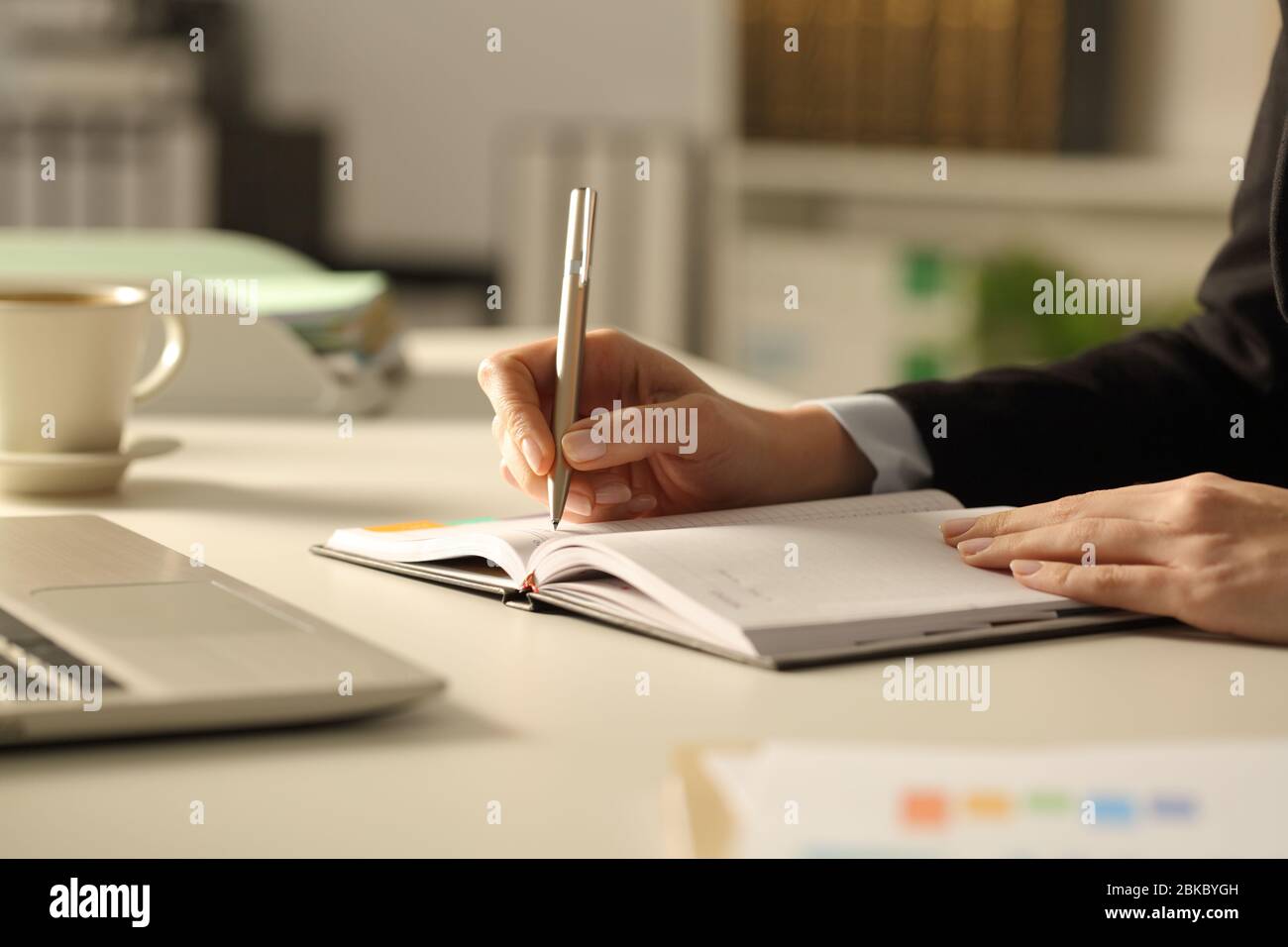Female executive writing hi-res stock photography and images - Alamy