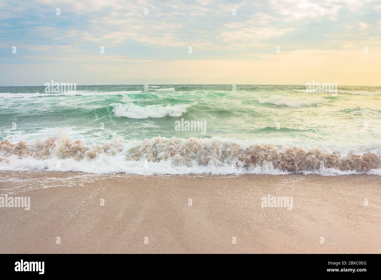 Dramatic water splash hi-res stock photography and images - Alamy